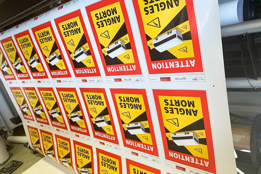 Stickers obligatoires « angles morts » - Agence 2219
